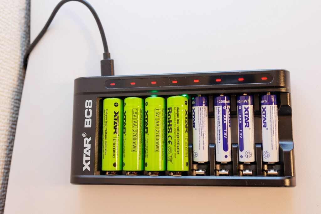 XTAR BC8 急速充電器レビュー！単3 単4 充電池 を8本同時急速充電可能なおすすめ充電池 | ゴーゴーシンゴのブログ