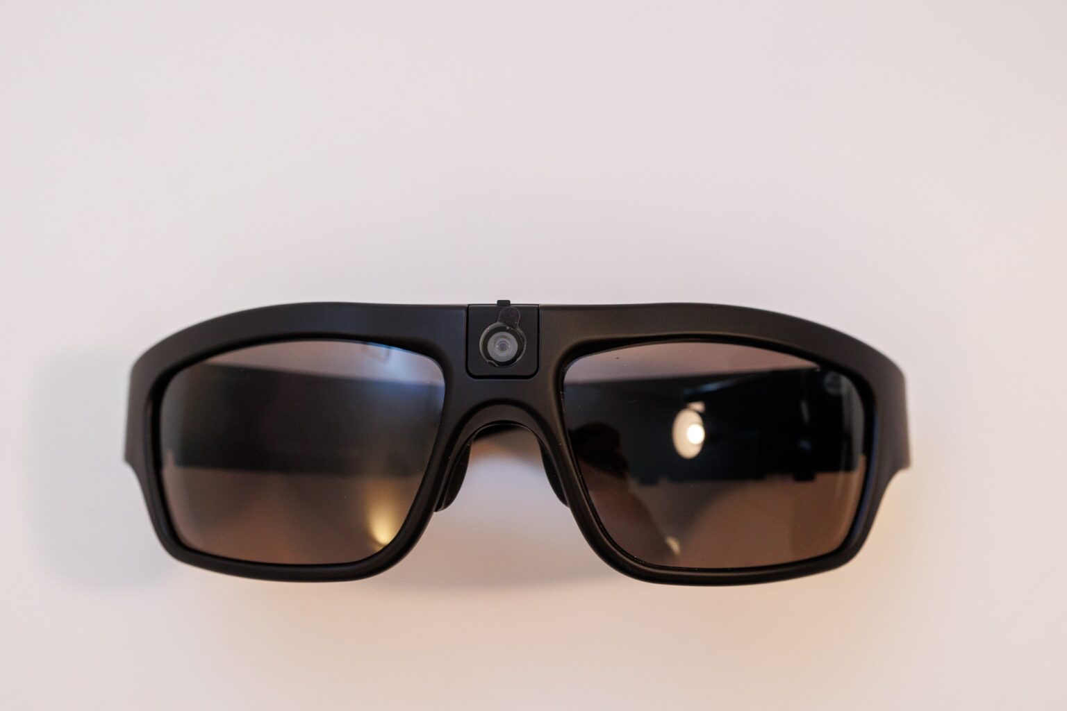 GOGLOO E10 Liveレビュー！サングラス一体型のウェアラブルカメラ（女性モデル装着例あり） | ゴーゴーシンゴのブログ