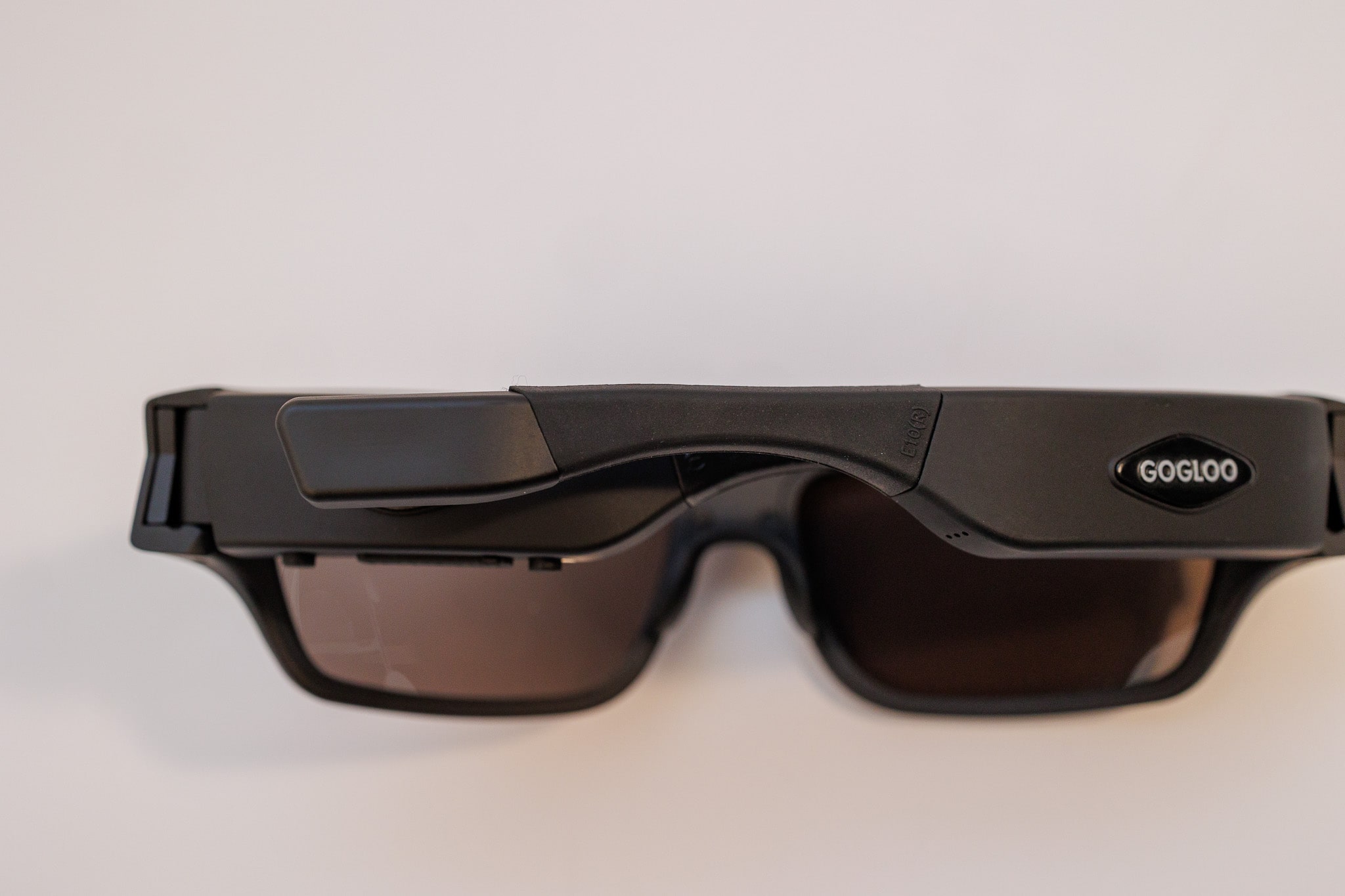 GOGLOO E10 Liveレビュー！サングラス一体型のウェアラブルカメラ（女性モデル装着例あり） | ゴーゴーシンゴのブログ