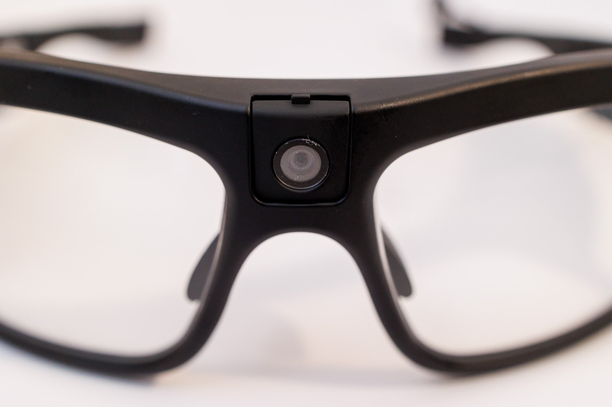 GOGLOO E10 Liveレビュー！サングラス一体型のウェアラブルカメラ（女性モデル装着例あり） | ゴーゴーシンゴのブログ